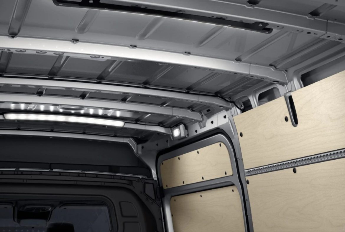 Mercedes Sprinter furgone - foto di interni ed esterni - Mezzi Commerciali