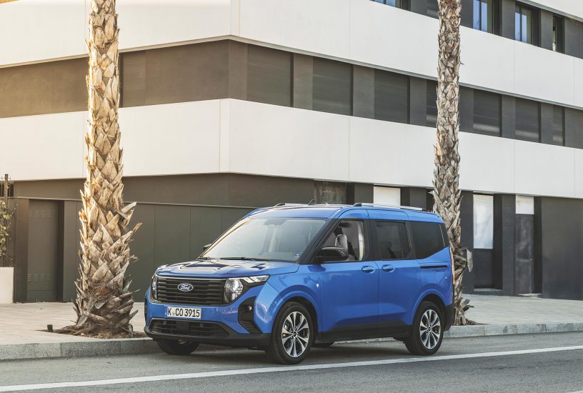 Tourneo Courier, al debutto il nuovo Urban Activity Vehicle di Ford ...