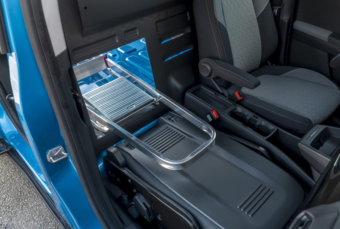 Ford E-Transit Courier 2023 - foto di interni ed esterni - Mezzi ...