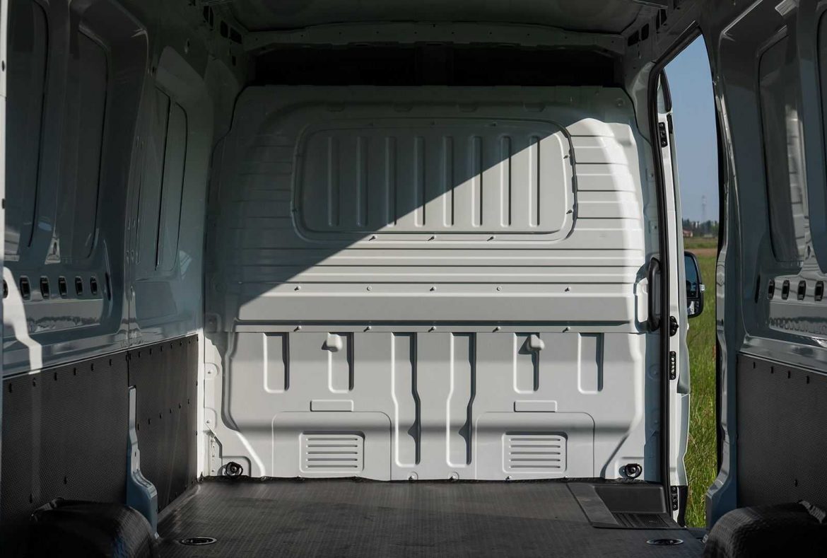 Maxus eDeliver 9 elettrico - foto di interni ed esterni - Mezzi Commerciali